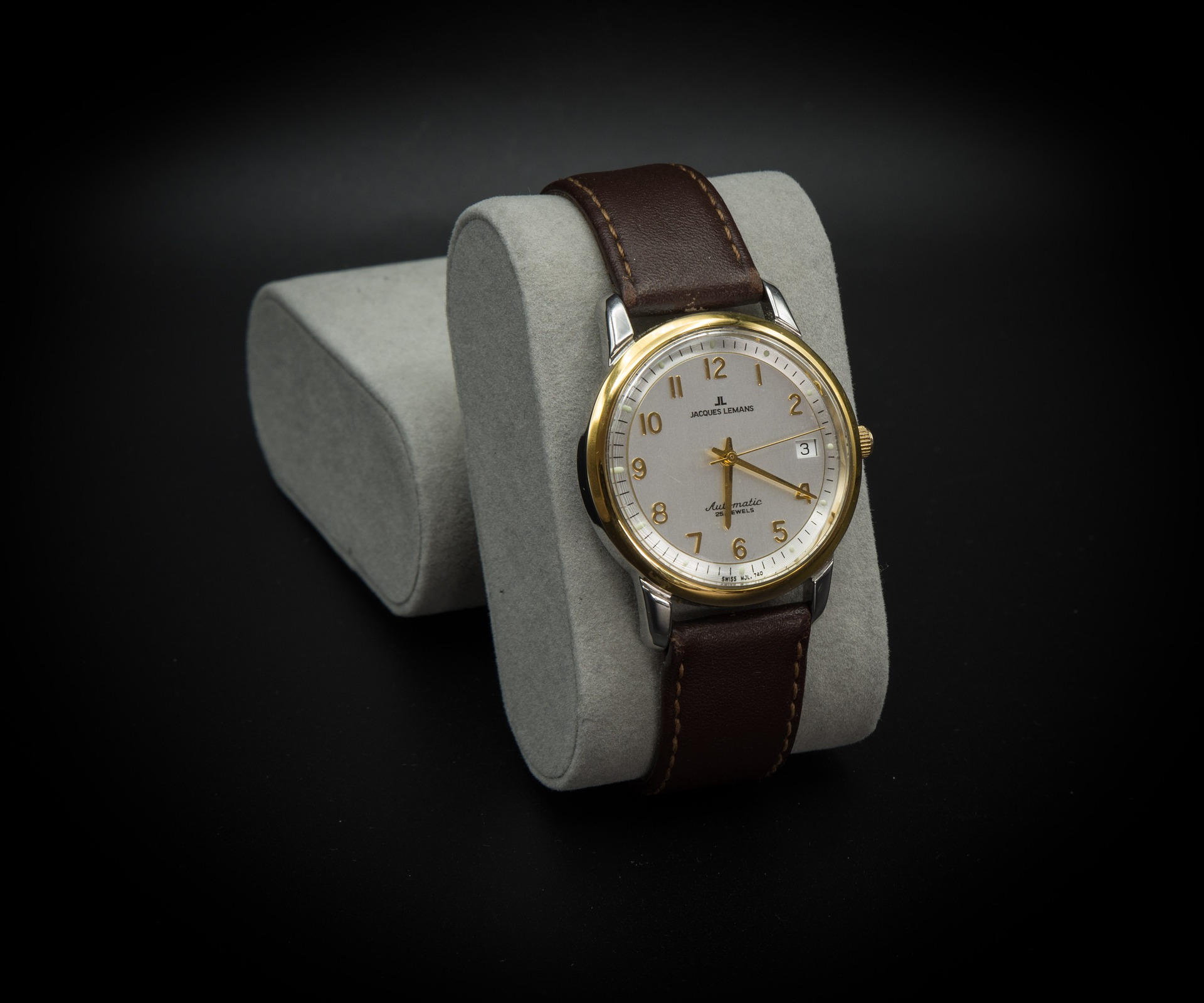 How To Remove A Stubborn Or Stuck Watch Back DIY Guide How To Remove A Stubborn Or Stuck Watch Back DIY Guide